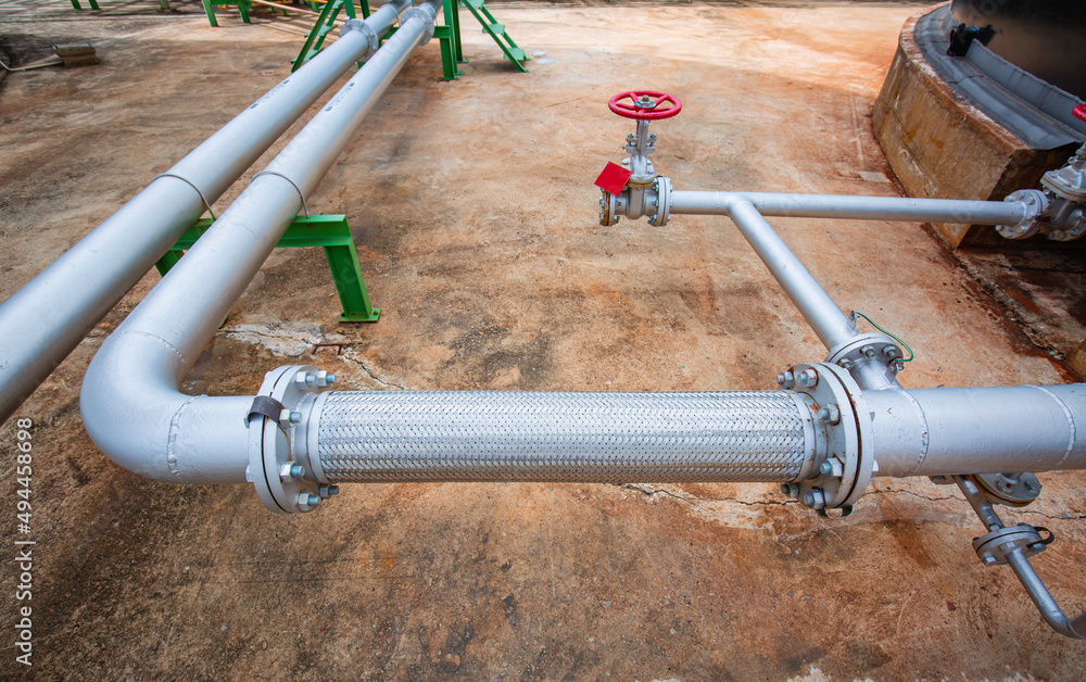 Flexible stainless steel pipe flange valve tank installed with Flexible ...