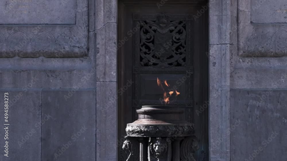 Vídeo do Stock: Eternal Flame at the Tomb of the Unknown Soldier, which ...