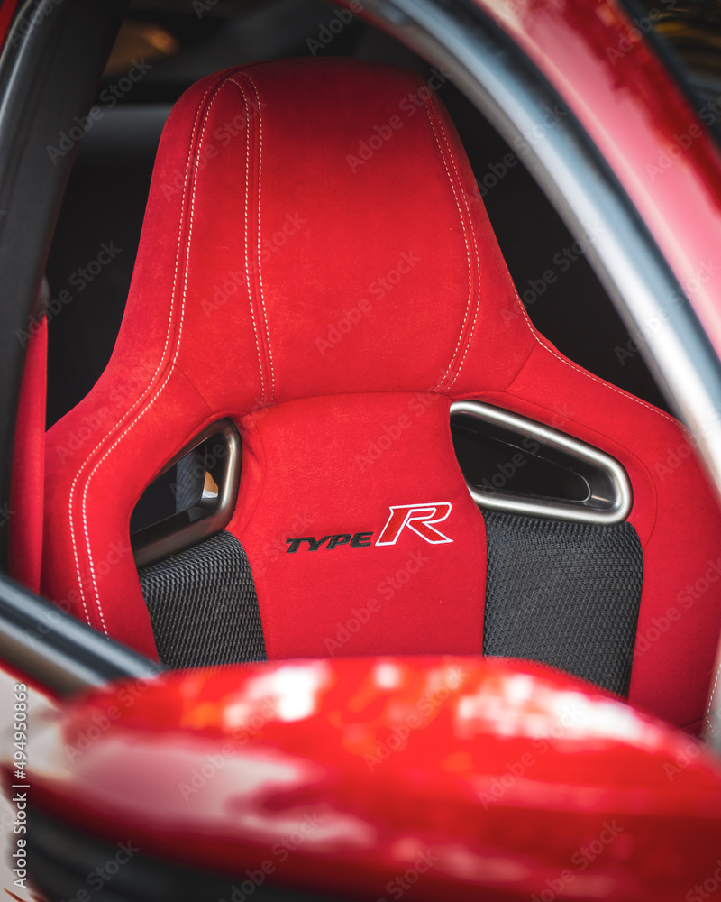 Honda Civic Type R Ultimate Edition red bucket seat with Type R badge ...