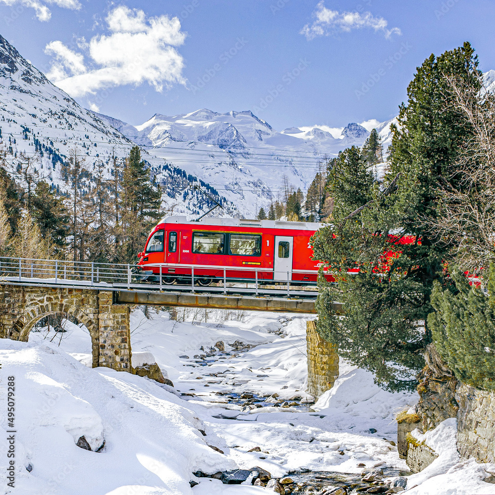 train rhb devant le flacier de morteratsch Stock Photo | Adobe Stock