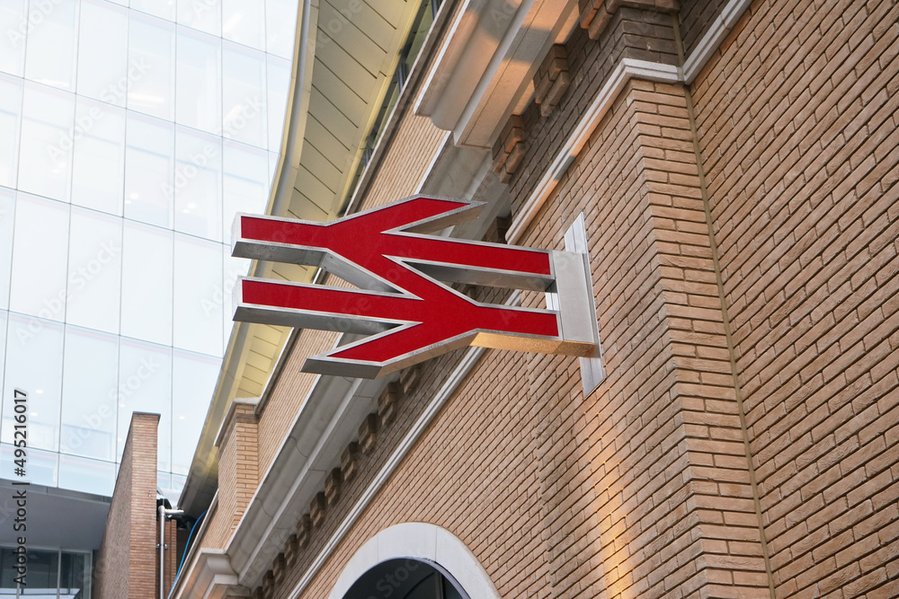 Foto de London, United Kingdom - February 01, 2019: Red British railway ...