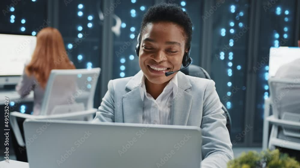Portrait attractive african american woman support operator providing ...