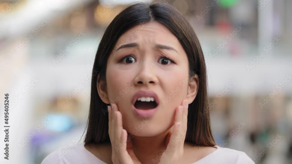 Video „ Close up female emotional face asiang girl shocked stressful ...