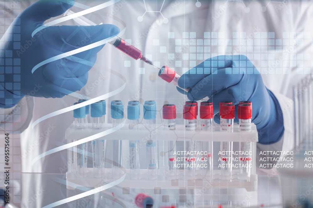 Foto Stock Scientist with tube pcr and virtual screen with data ...