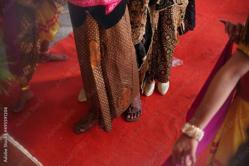 Javanee traditional clothes. Javanese traditional wedding dress ...