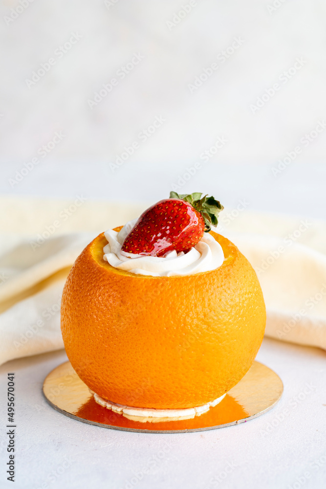 Orange cake on a white background. Tiny cake with cream and orange ...