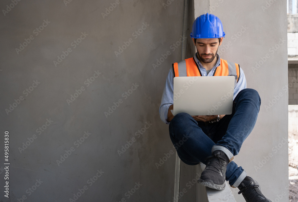 Foto de A Middle Eastern handsome engineer, of Turkish nationality, is ...