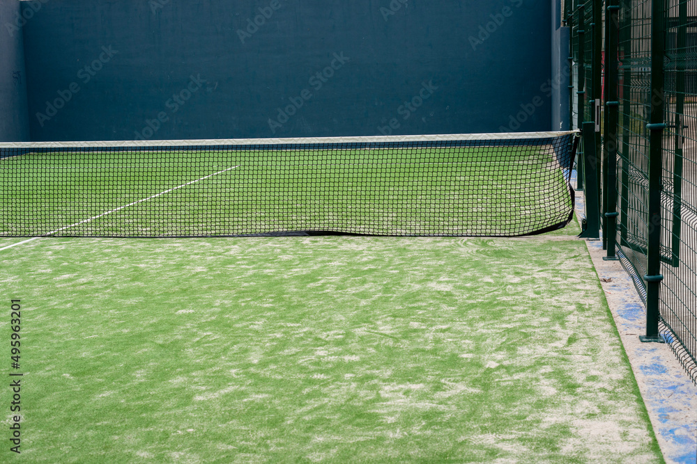 PISTA DE PADEL PAREDES HORMIGON Stock Photo | Adobe Stock