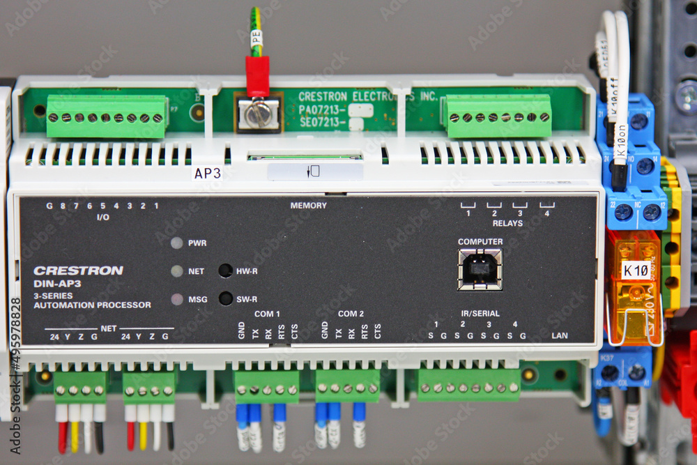Connection of Crestron automation modules using electrical mounting ...