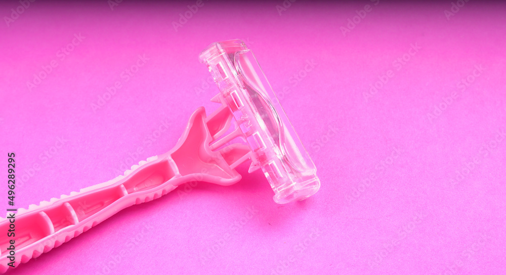 New pink disposable razors for safe shaving of female skin.Razor for ...