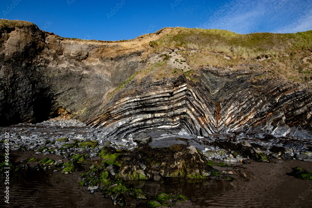 Layered cliffs texture. Stone texture. Cross section of rocks ...