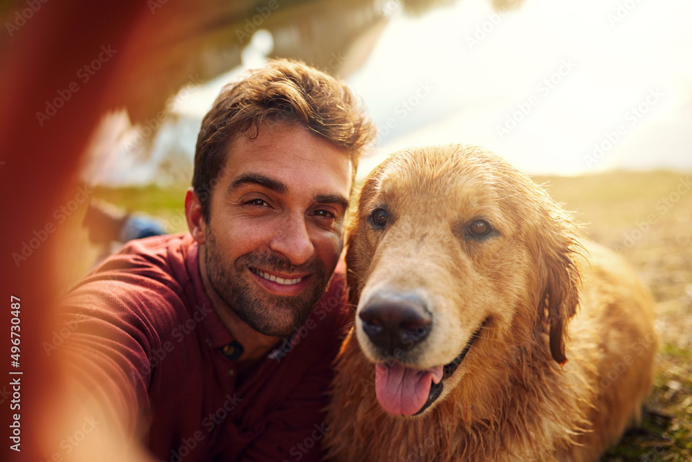 Foto de Smile, boy. Cropped shot of a handsome young man and his dog ...