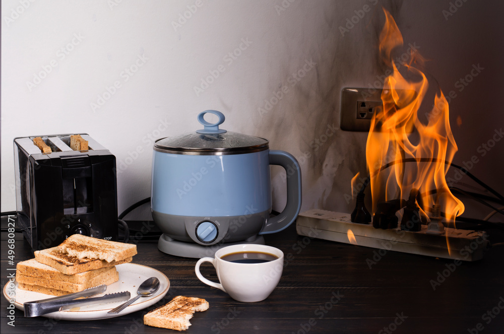 Toasting and cooking short circuit The power plug contains flames and ...