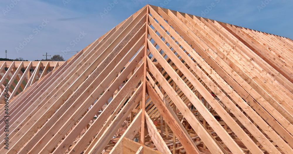 Foto de Newly built wooden skeleton frame of house roof section view in ...