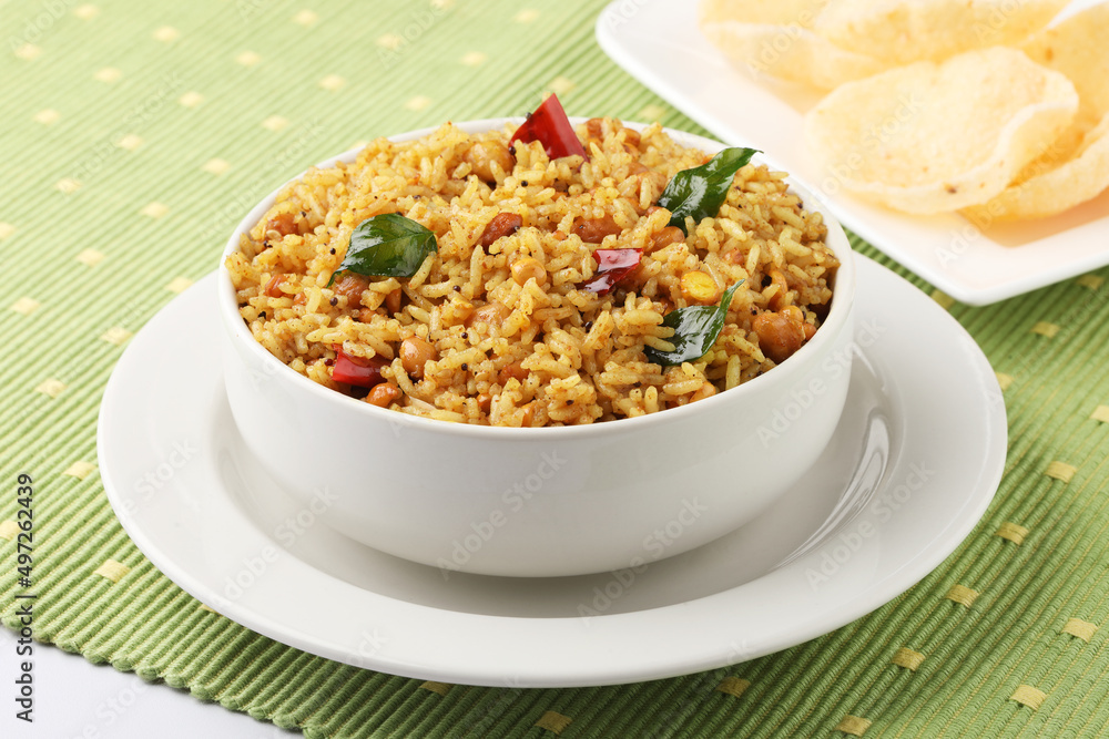 Temple Puliyodharai / Puliyogare / Tamarind Rice - Tangy and spicy ...