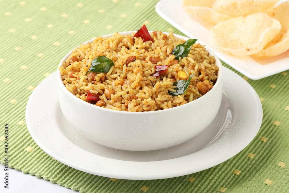 Temple Puliyodharai / Puliyogare / Tamarind Rice - Tangy and spicy ...