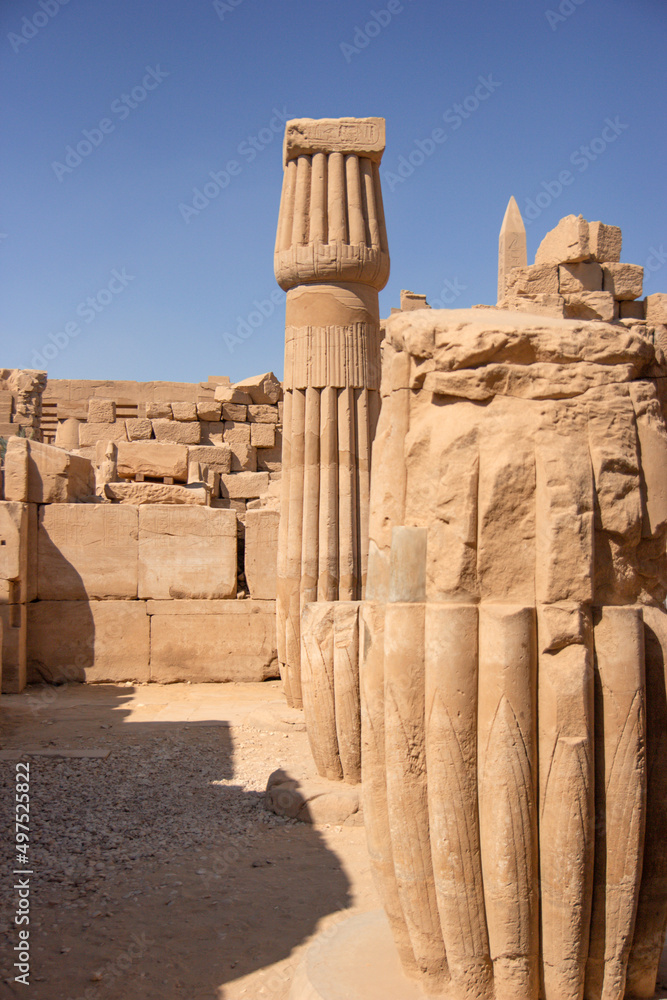 Ancient Egyptian columns in the form of a flower. Architecture ...