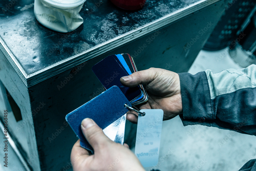 Man choosing color of his car with color sampler. Car foil wrapping ...
