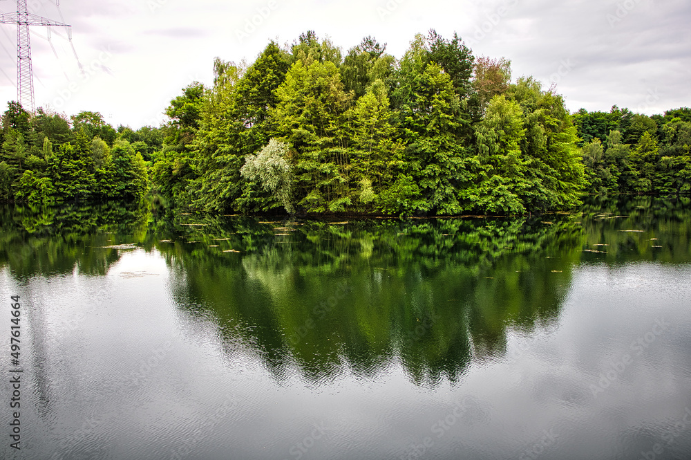 Kleine Insel am See mit Spieglung im Wasser Stock Photo | Adobe Stock