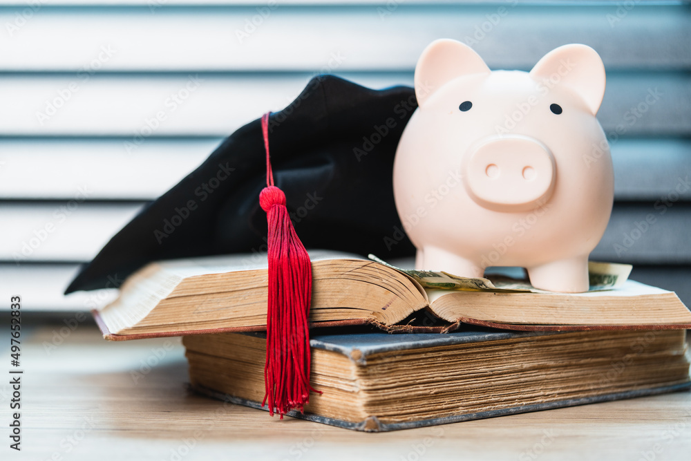 Black graduation hat and piggy bank concept investment in education ...