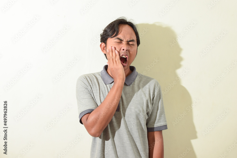 illustration of asian man having toothache. the pose of an Indonesian ...