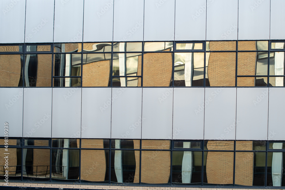 Fotka „The exterior wall of a commercial building with grey metal ...