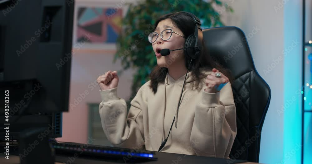 Pro Gamer girl streaming online video game winning it clenches her ...