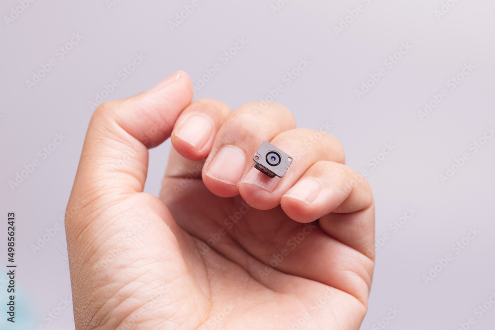 Parts of the digital camera compared to the size of the fingernails ...
