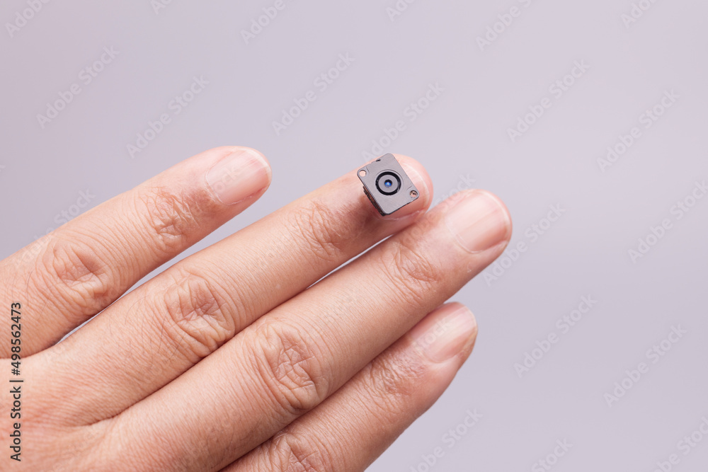 Parts of the digital camera compared to the size of the fingernails ...