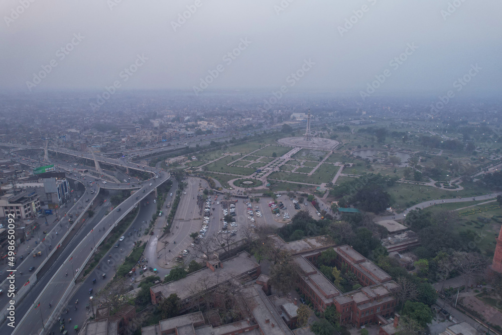 Foto de Great & Beautiful Lahore City, Minto Park, Minar e Pakistan ...