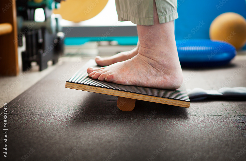 Physiotherapy: balance exercises for vestibular rehabilitation. foto de ...