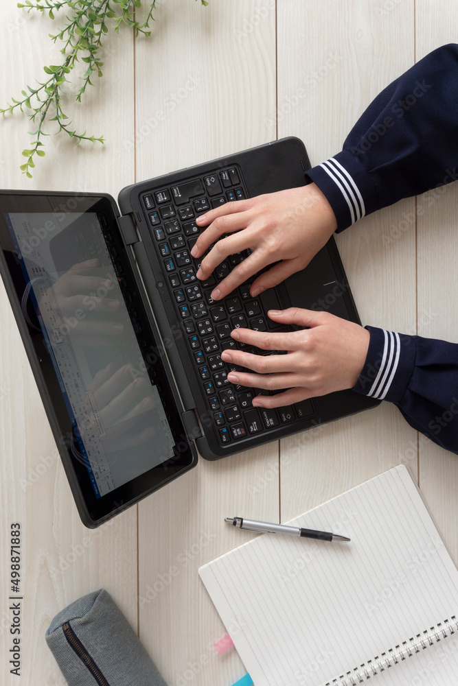 Japanese junior high school or high school student using a computerパソコン ...