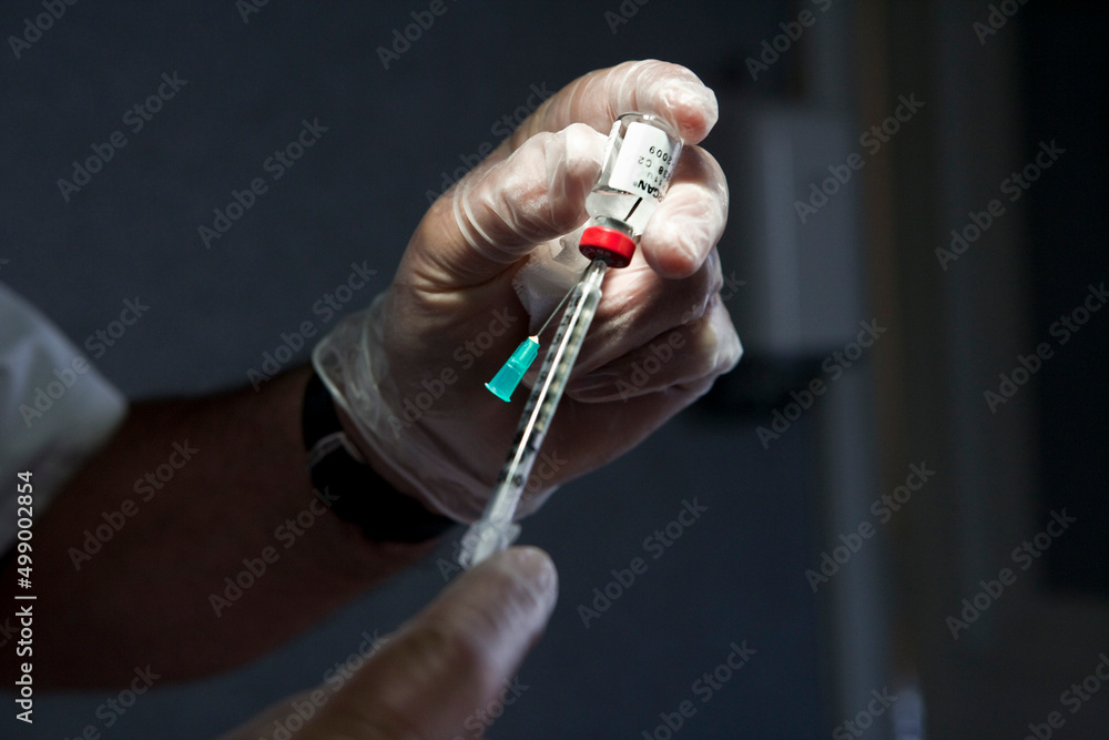 Aesthetic medicine: injection of botulinum toxin for the treatment ...