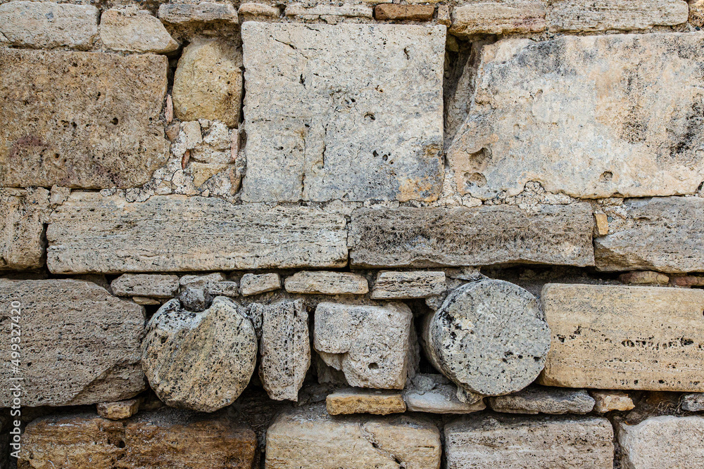 Brick wall of yellow shell rock. Closeup of shellstone texture ...
