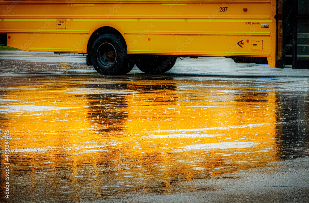 Fotka „A heavy spring rain comes down in buckets in Windsor in Upstate ...