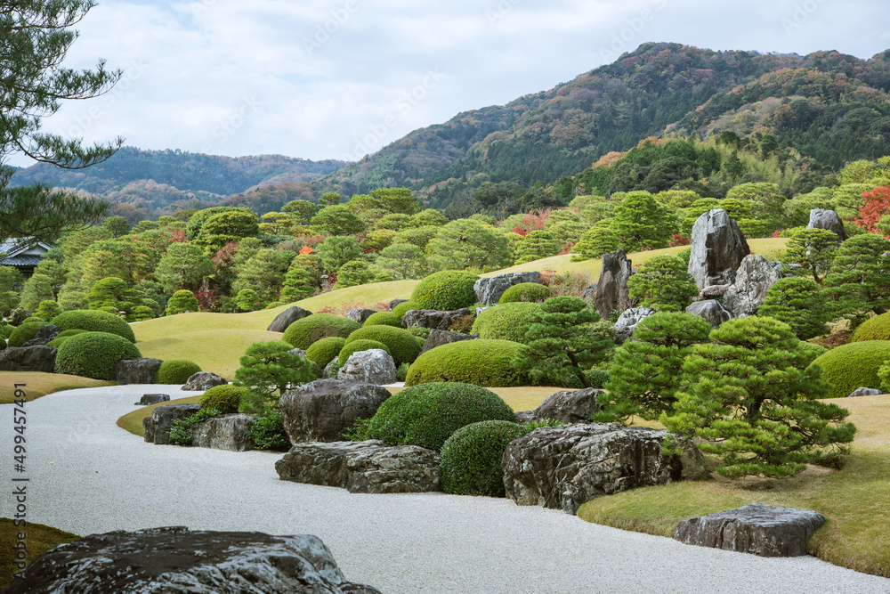 Japanese dry landscape garden in Adachi Museum of Art 島根県・足立美術館の枯山水庭園 ...