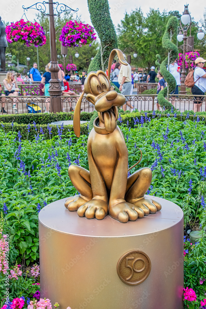 Pluto Statue