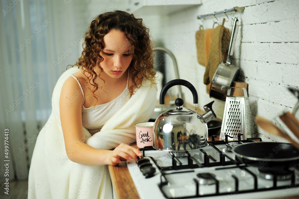 Foto de teenager girl wanted tea but there is no water in the kettle ...