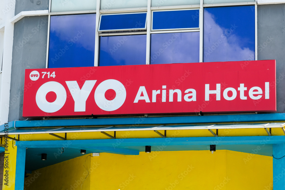 Oyo hotel and tourism service chain sign in afternoon. Oyo record ...