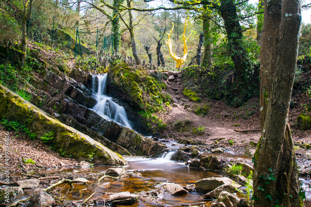 cascade Vals sans retour (arbre en or sculpture de François DAVIN ...