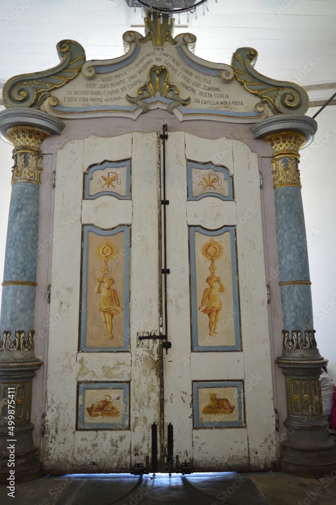 Porta corta vento histórica em igreja de Ouro Preto Stock Photo | Adobe ...
