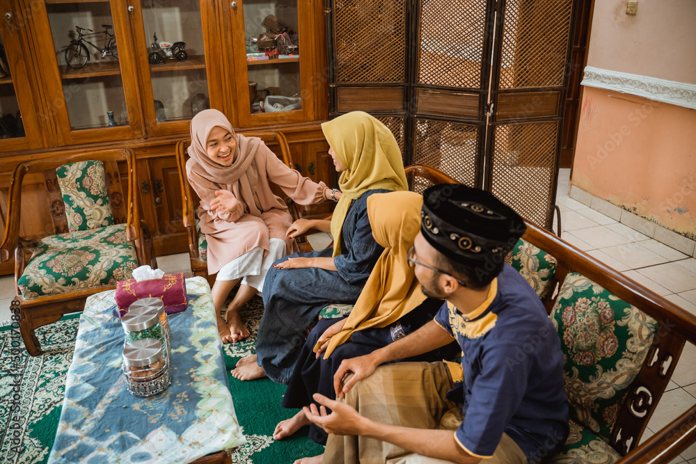 muslim family visiting friend and having conversation during idul fitri ...