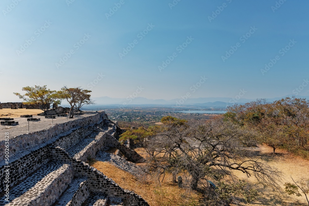 Foto de Top view of the area and the ruined ancient step pyramids on ...