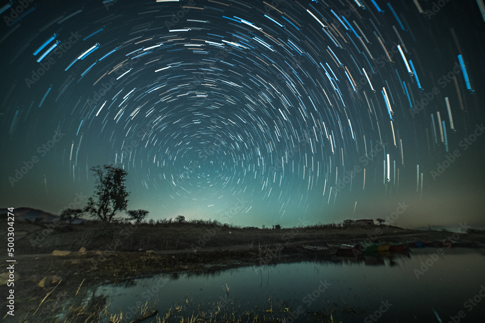 Circular star trails over the lake. Astro photography and Nightscape ...