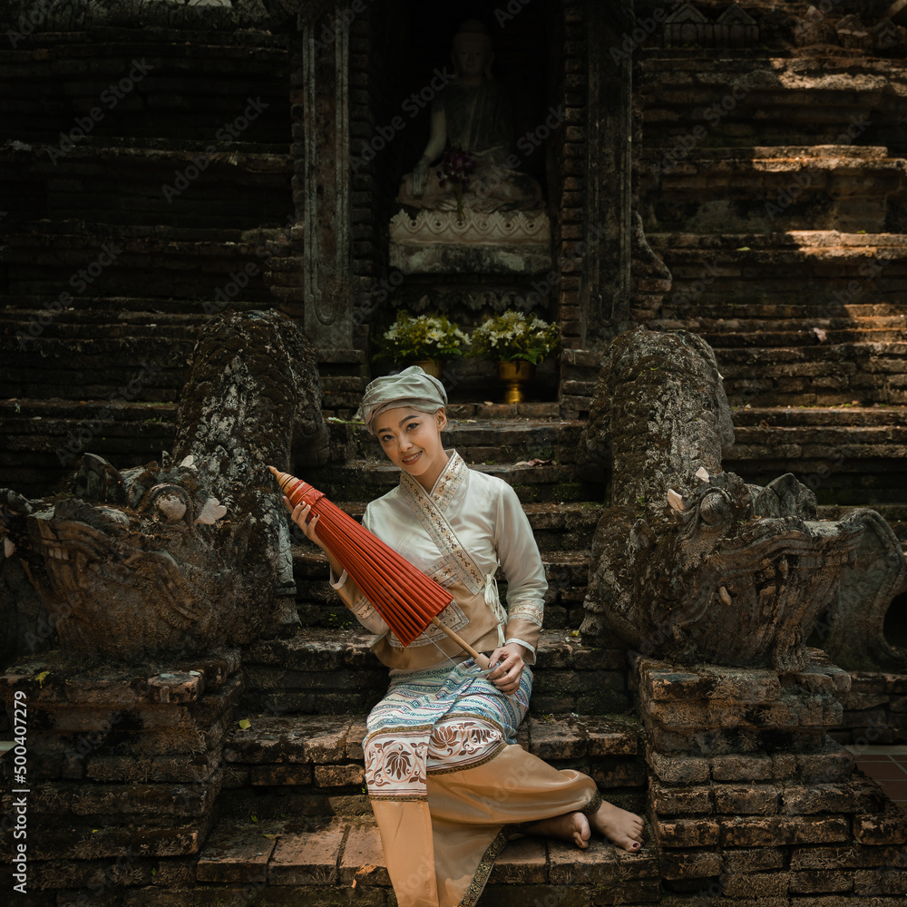 Beautiful Asian women dressed in traditional costumes visit Wat Palad ...
