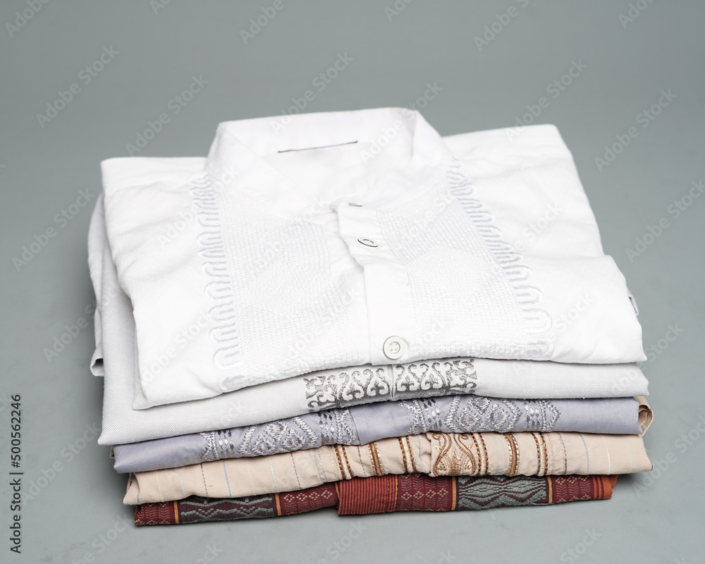 Men's Muslim clothing with various motifs and colors, very suitable for ...