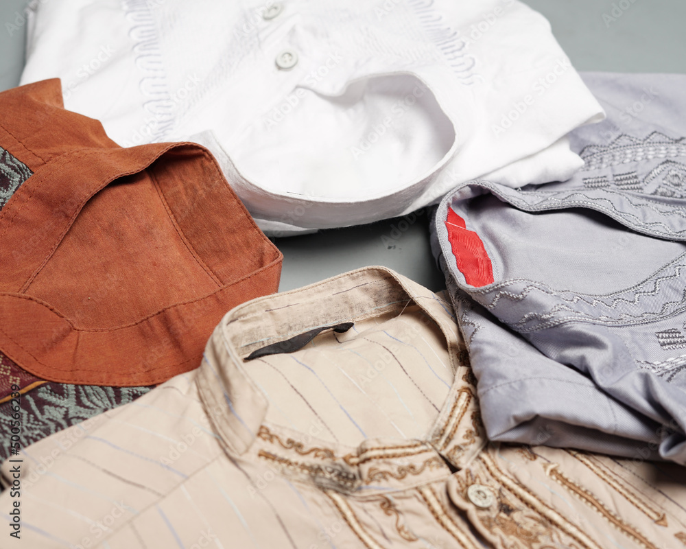 Men's Muslim clothing with various motifs and colors, very suitable for ...