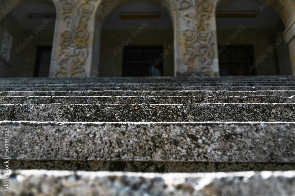 Architectural detail of marble steps and ionic order columns Stock-Foto ...