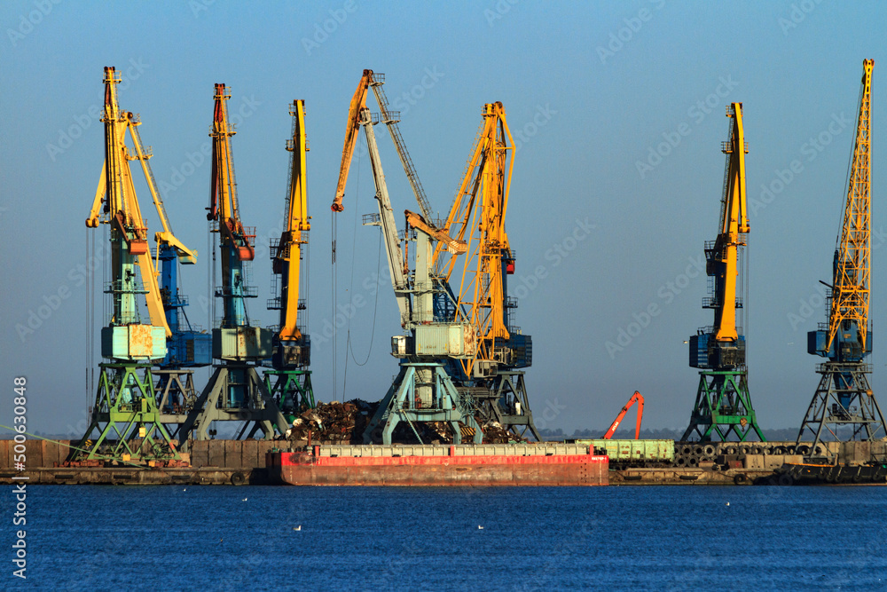 Port cranes and raid of the port in Berdyansk before the military ...