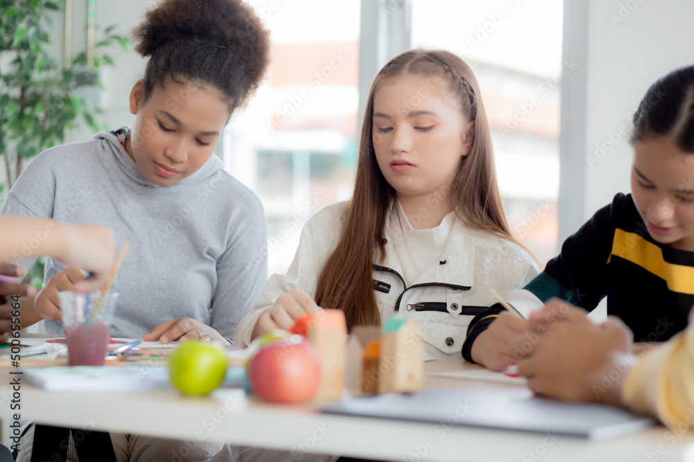 Group of student sitting and studying and learning drawing with teacher ...